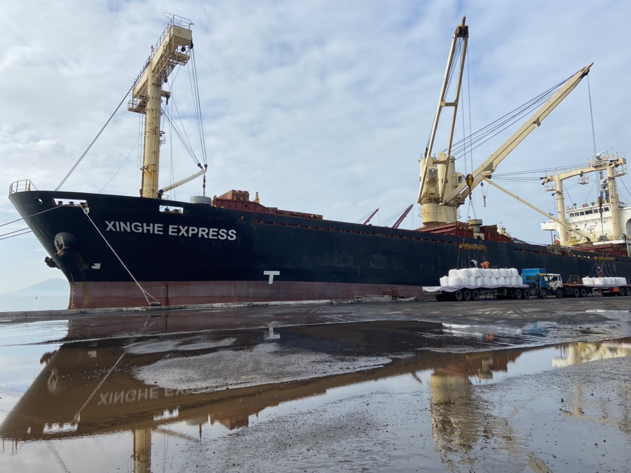 KALI TRANSITING AT CHA LO BORDER GATE AND VUNG ANG PORT